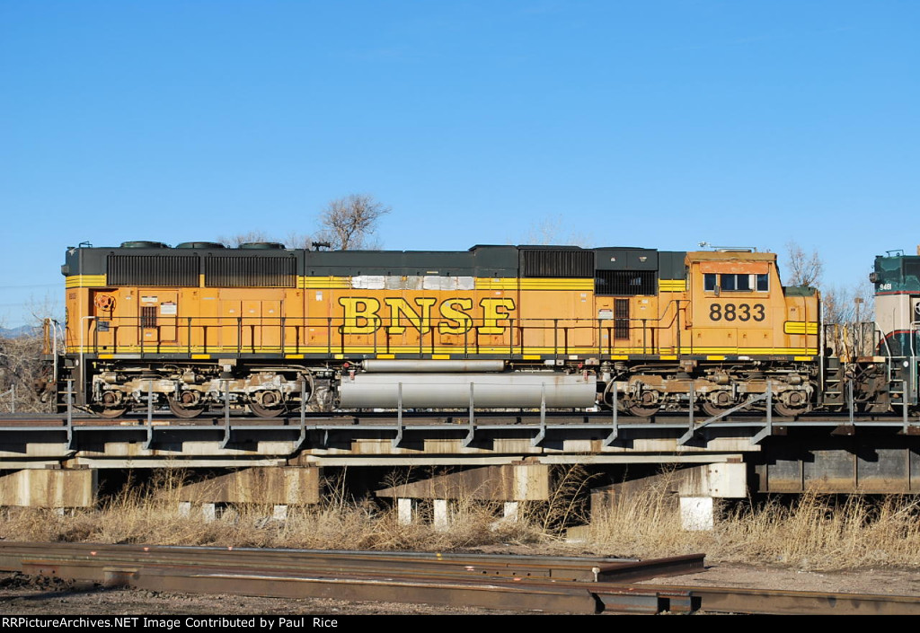 BNSF 8833